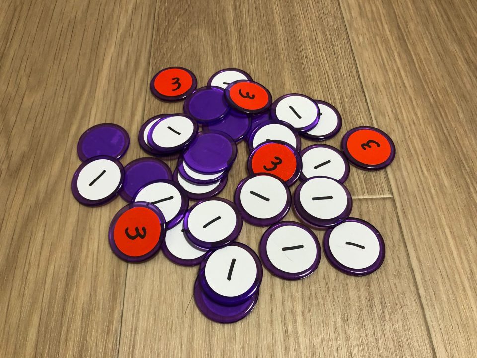 攻撃者視点を擬似体験出来るボードゲーム「Cyber Attacker Placement」を100円ショップの材料で作ってみた ...